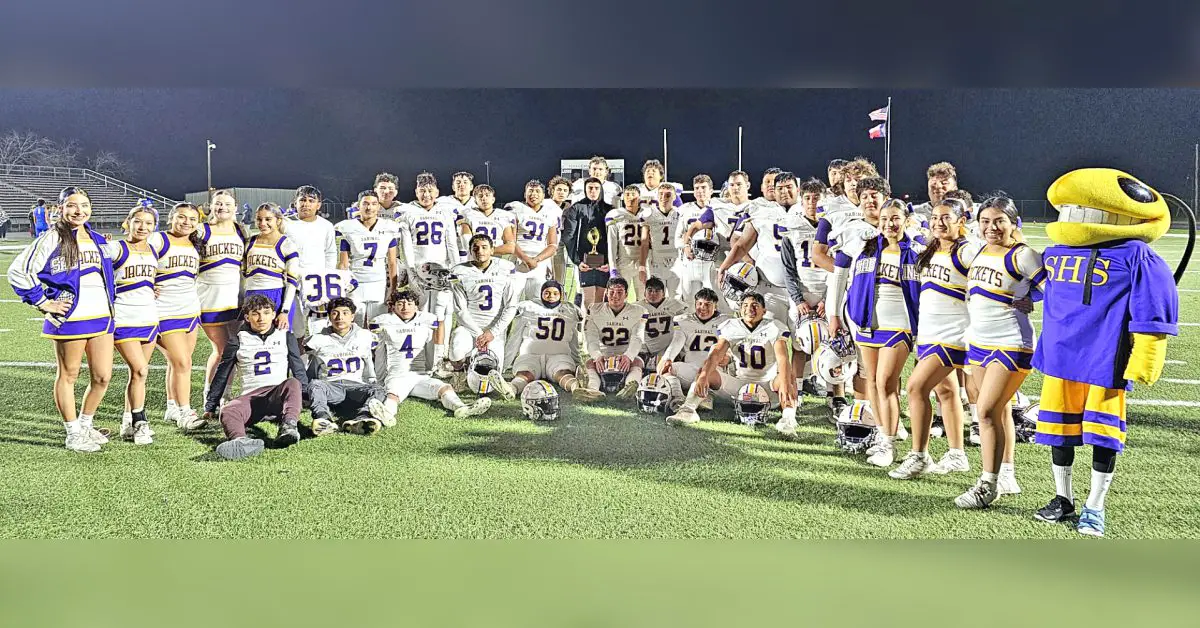 The Sabinal Yellowjackets football team, cheerleaders, and mascot ...