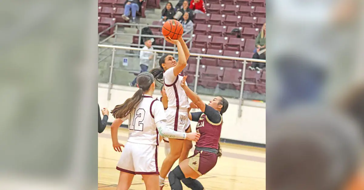 Lobos complete pre-district with 45-33 victory - Uvalde Leader News