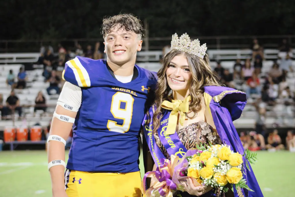 Wells wins Sabinal High’s homecoming queen crown - Uvalde Leader News